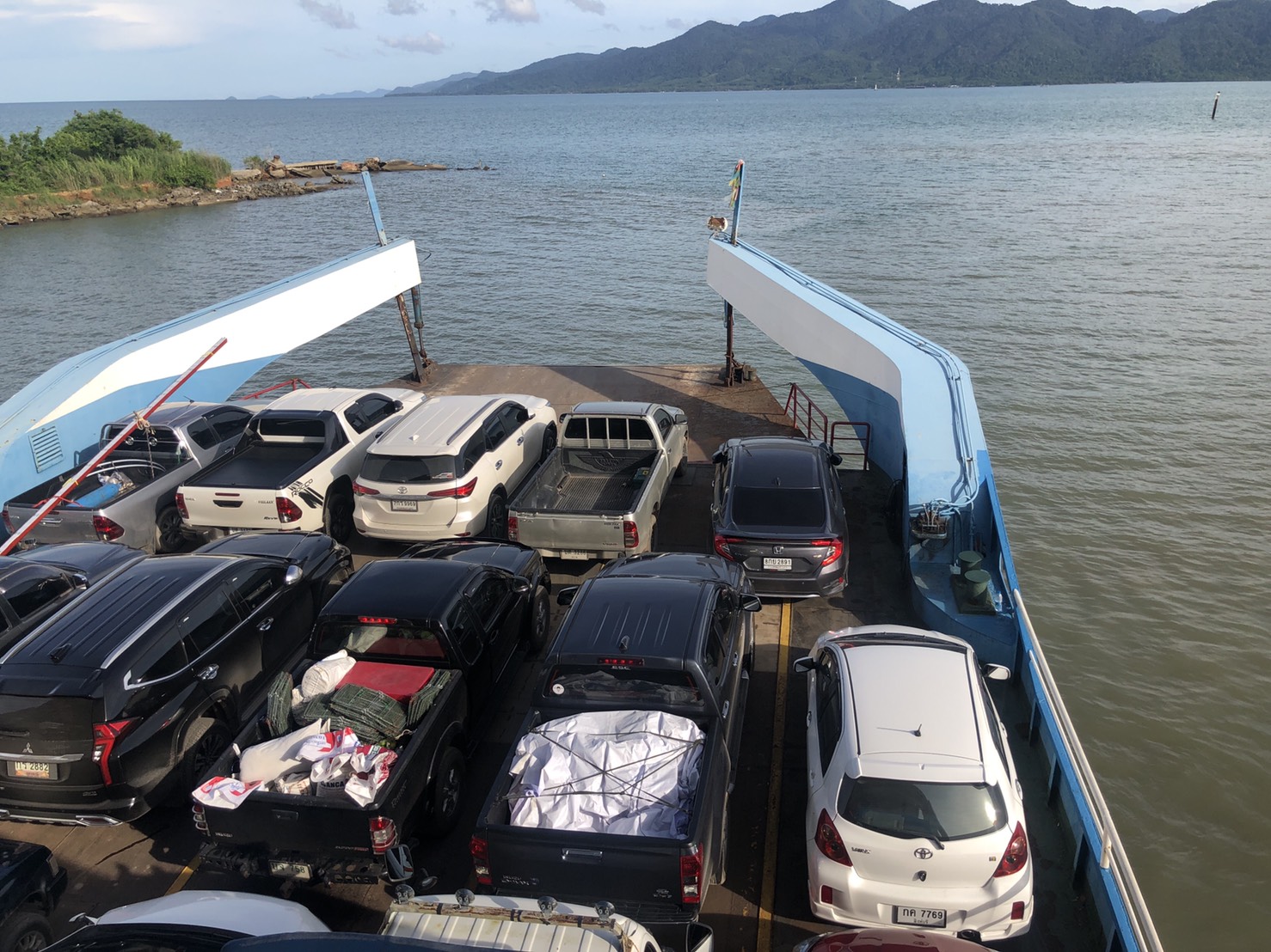 ต้องปลอดภัย“อธิรัฐ”ลุยตรวจท่าเรือข้ามเกาะช้างพร้อมเข้มมาตรการเว้นระยะ ...