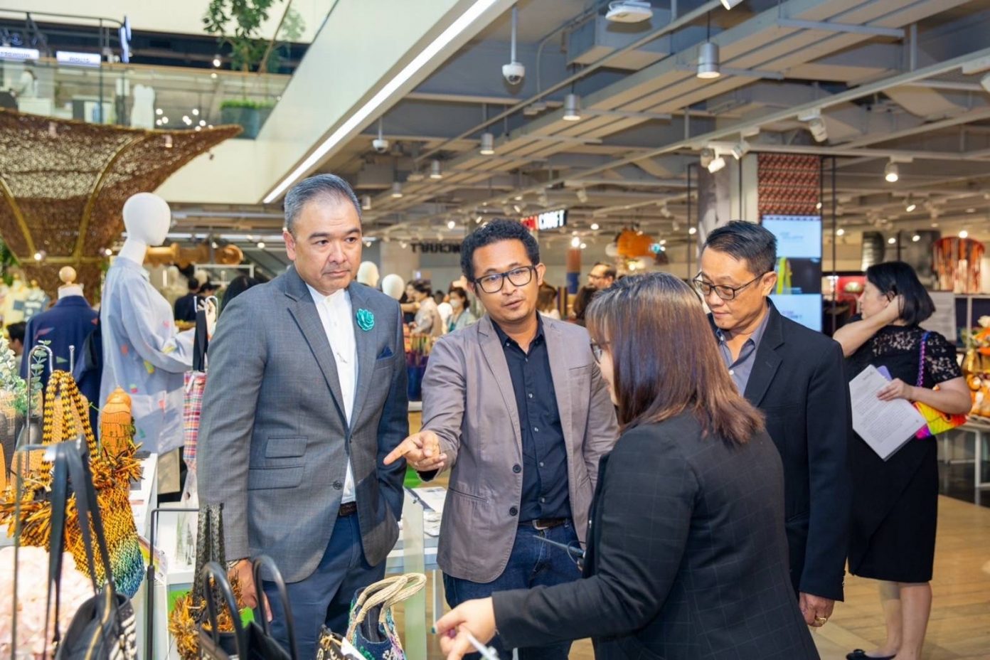 DITP ควง 8 นักออกแบบ เปิด OTOP ไทยรับเมกะเทรนด์